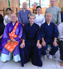 David Lee Roth Sends Get Well Wishes From Japan | Van Halen News Desk