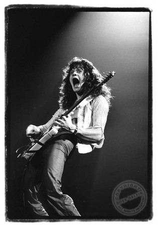 Earliest Van Halen Photos From Iconic Music Photographer Ross Halfin ...
