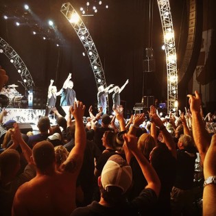 Van Halen in Boston: Band & Fan Photos, Videos