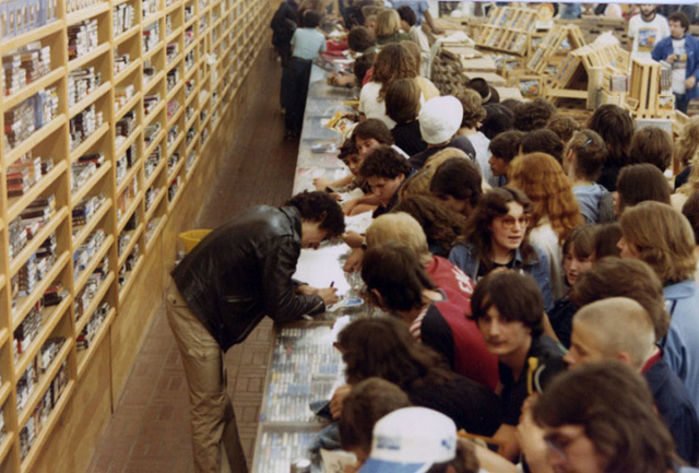 Unearthed Photos: Van Halen 1979 Record Store Signing at Peaches ...