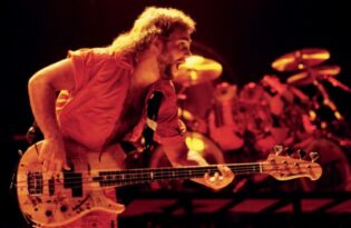 Michael Anthony Still Open To Performing With David Lee Roth